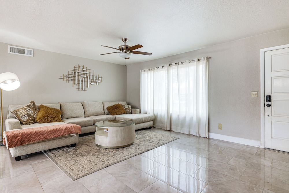Airy Tempe Vacation Rental W/ Gas Grill + Pool! - Tempe, AZ