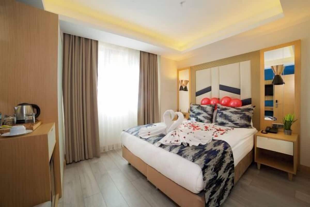 Minibar, quartos insonorizados, Wi-fi grátis, roupa de cama fornecida