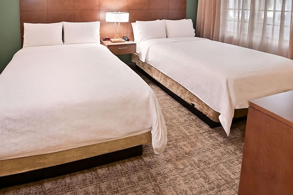 Spacious Good-value Accommodation! W/ Kitchenette, Outdoor Pool, Free Breakfast! - Sunrise
