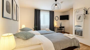 Quarto Duplo ou Twin Básico, 2 camas individuais, não fumadores | Cofre no quarto, secretária, Wi-fi grátis