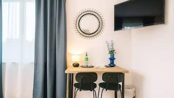 Quarto Duplo ou Twin Básico, 2 camas individuais, não fumadores | Cofre no quarto, secretária, Wi-fi grátis