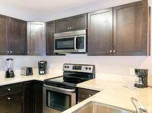 Casa de Férias, 1 cama queen-size e sofá-cama (5218 Beach Dr B ) | Cozinha privada