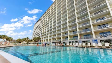Apartamento em Condomínio Fechado, várias camas (The Summit 725 ) | Piscina
