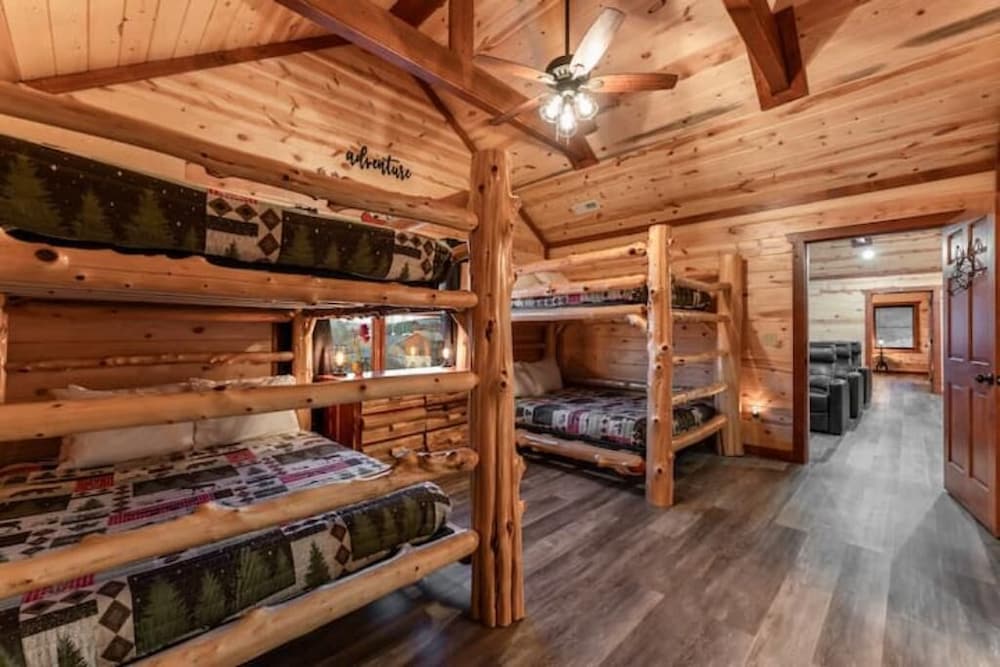 NewLuxuryCabin EVCharger Sauna HeatedIndoorPool Arcade Games Gazebo ...