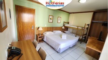 Apartamento básico, vista para a cidade | Escrivaninha, quartos à prova de som, Wi-Fi de cortesia, roupa de cama