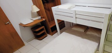 Apartamento Familiar, varanda, Vista para a cidade | Vista do quarto