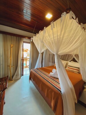 Cortinas blackout, quartos à prova de som, Wi-Fi de cortesia