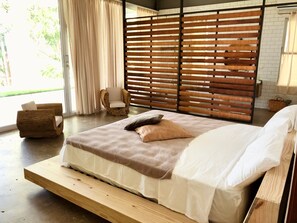 Quarto família, vista para o jardim | Ferros/tábuas de passar roupa, Wi-Fi de cortesia