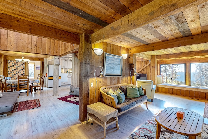 Unique Sea Ranch Binker Barn With Amazing Ocean Views & Private Hot Tub - Sea Ranch, CA