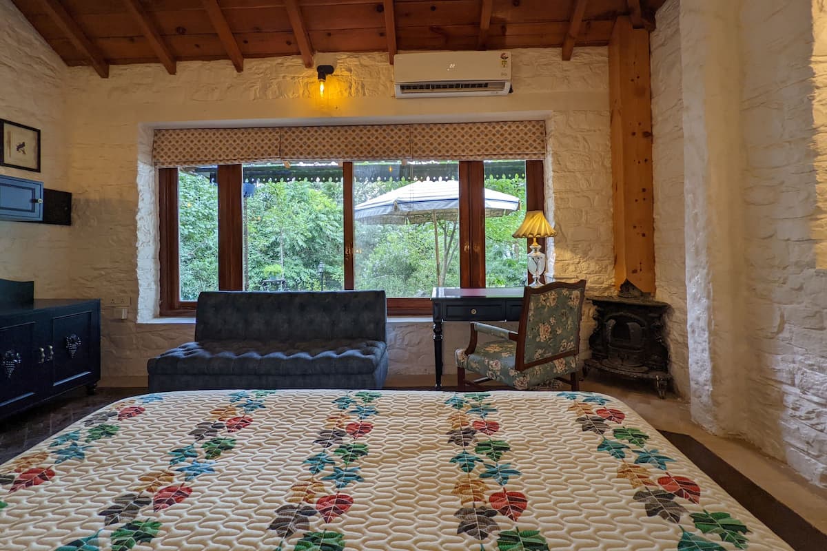 Quarto Duplo de Luxo, vista para o jardim | 1 quarto, cofre no quarto, Wi-fi grátis, roupa de cama fornecida