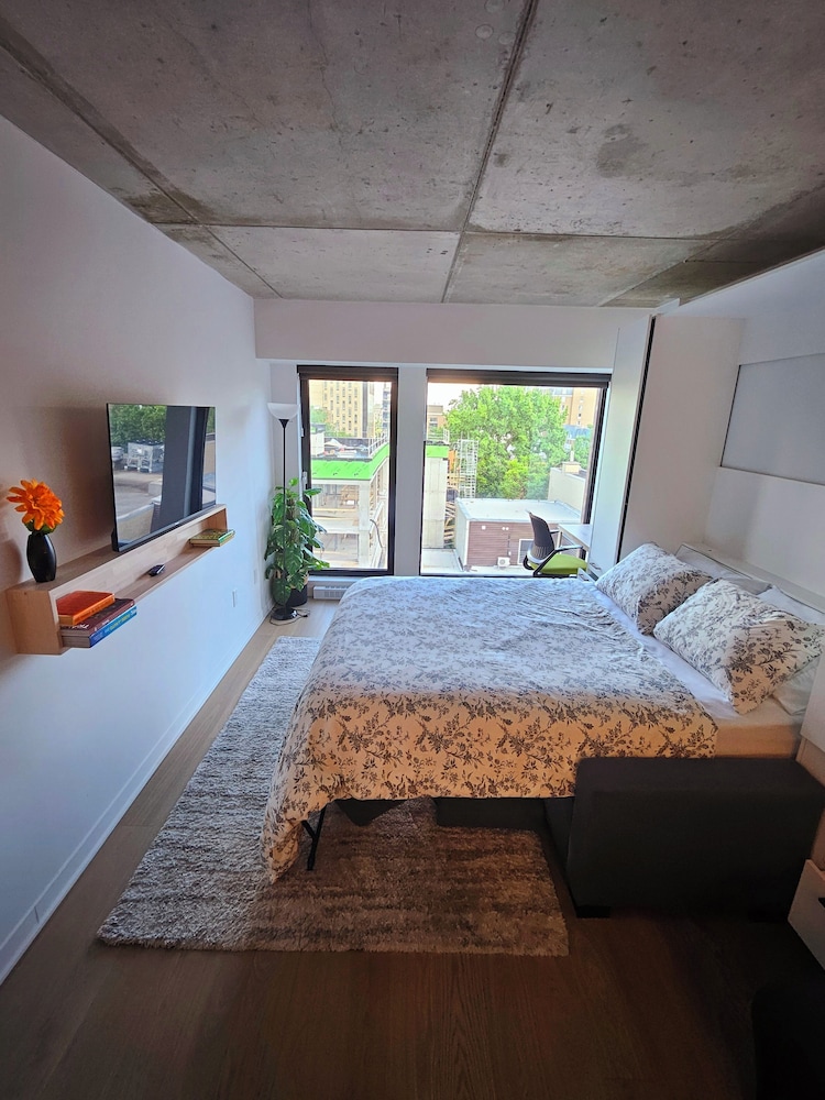 Chic Central Condo In Montreal – Urban Oasis Awaits! - 몬트리올
