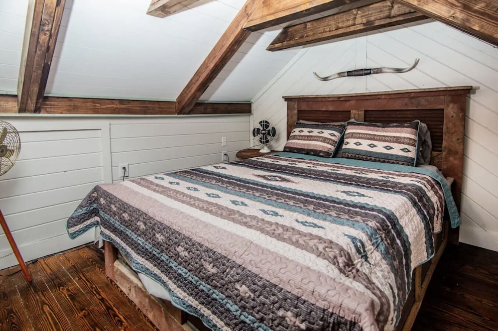Private Lakefront Cabin In State Park W/ Dock - Osage Beach, MO