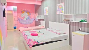 Quarto família | Escrivaninha, espaço de trabalho para notebook