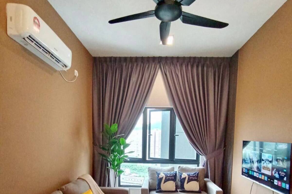 Apartamento Económico, 2 quartos, não fumadores, Vista para a cidade | Sala de estar | Televisor LCD de 42 polegadas com canais digitais, Netflix 
