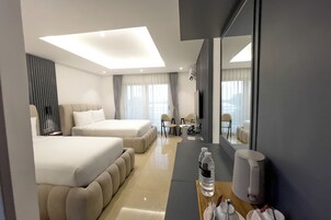 Quarto Twin Deluxe | 2 quartos, roupa de alta qualidade, edredões de penas, secretária 