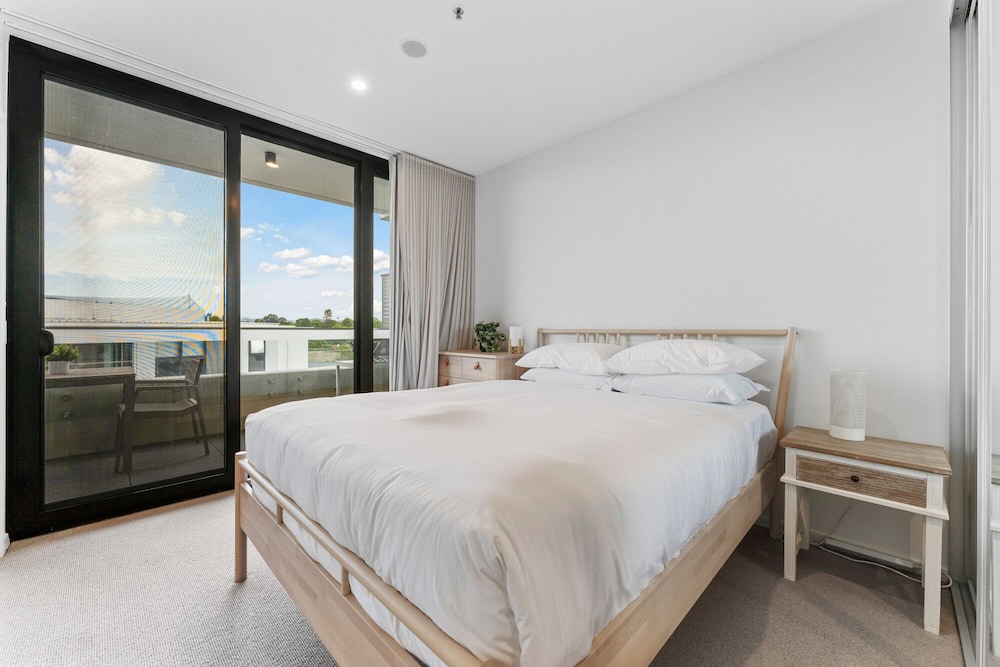 Perfect Location 1-bed With Balcony, Bbq & Parking - Canberra