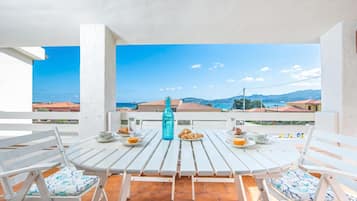 Apartamento família, vários quartos (La Lampara House) | Opções para refeição ao ar livre