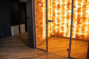 Sauna seca, banheira de hidromassagem