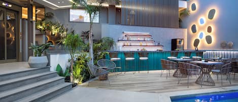 Bar junto à piscina
