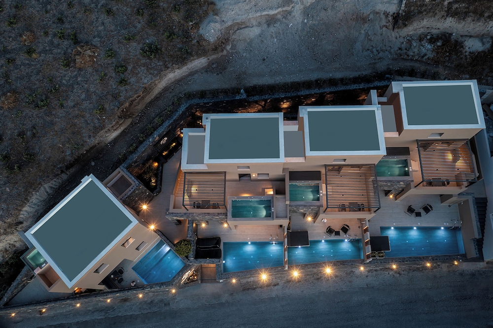 Hidden Hills - Santorini