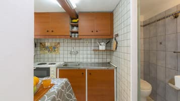 Estúdio Cidade | Cozinha privada | Um frigorífico, um forno, uma cafeteira/bule, uma chaleira elétrica