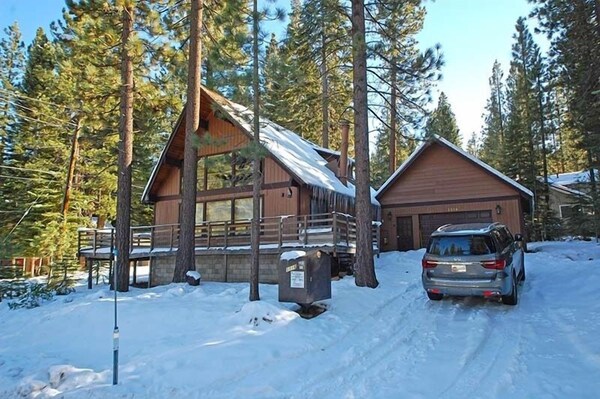1116 Golden Bear 3 Bedroom Cabin By Redawning - Indian Creek Reservoir, CA