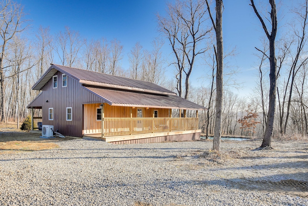 'Friends & Family' Rental Cabin W/ Hot Tub! - Perry State Forest, Somerset