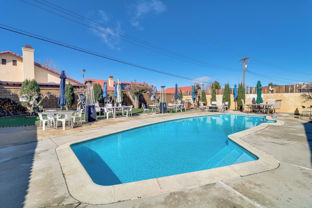 Palmdale Family Home W/ Private Pool & Backyard - Palmdale, CA