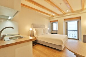 Estúdio Standard, 1 cama de casal, kitchenette | Cofre no quarto, com mobília individualizada 