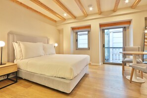 Estúdio Standard, 1 cama de casal, kitchenette | Cofre no quarto, com mobília individualizada 