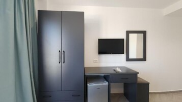 Quarto casal luxo, vista para a piscina | Escrivaninha, quartos à prova de som, Wi-Fi de cortesia