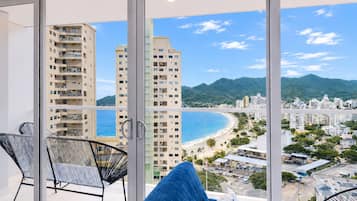 Apartamento conforto, vista para a praia | Vista da sacada