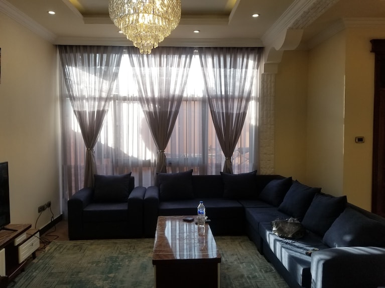 Superb 5-bedroom House In Anfo 105 Adebabay. Near Hamer Grocery. - Addis Ababa