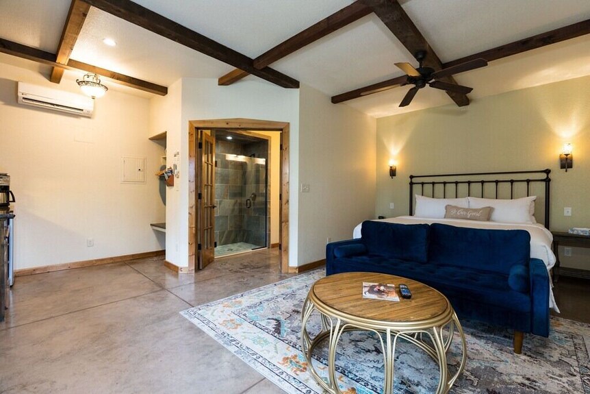 The Vintner W/personal Hot Tub & Fireplace - Texas