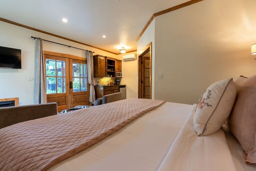 Wine Thief W/personal Hot Tub & Fireplace - Fredericksburg, TX