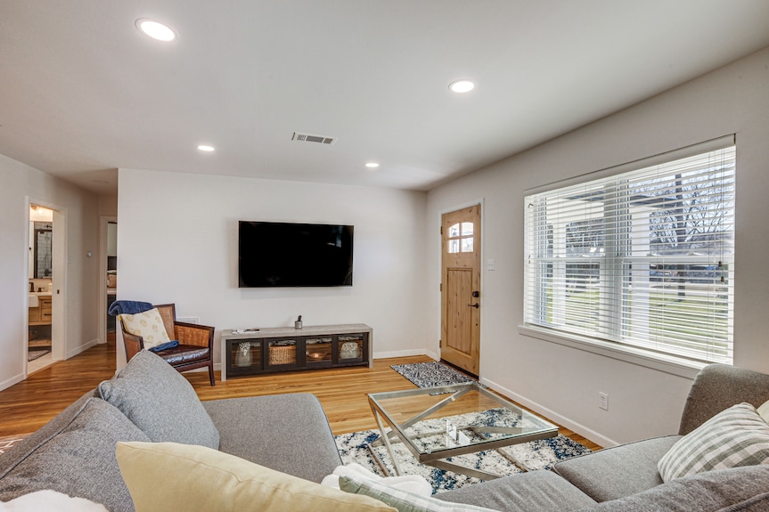 Pet-friendly Tomball Cottage: Steps To Downtown! - Houston, TX