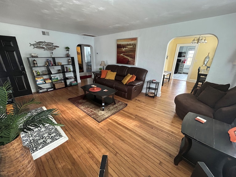 6 Block To Oceanfront And In The Center Of The Vibe District! - Virginia Beach, VA