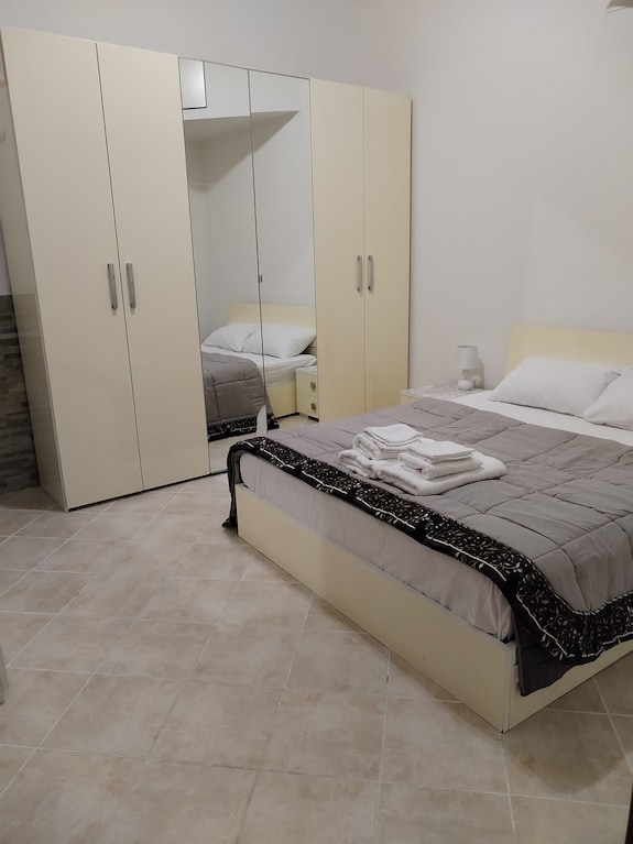 Appartment For Small Family With King Bed, In Rome City, Near Metro Station - Tívoli