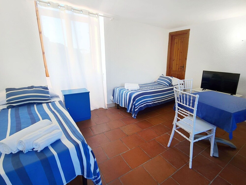 Angenehme Wohnung Für 4 Gäste Mit Pool,  W-lan, Klimaanlage, Tv, Balkon Und Parkplatz - Capri