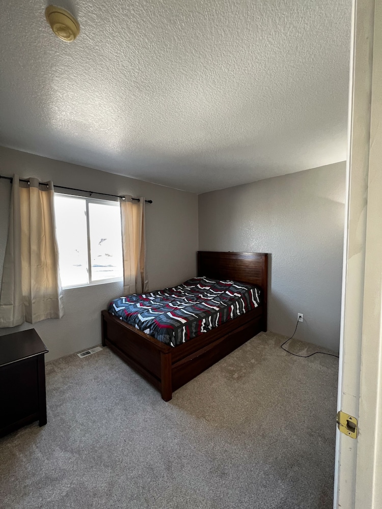 Newly Renovated House Near Dia - Denver Airport (DEN)