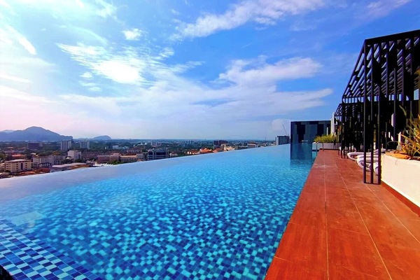 2 piscinas interiores