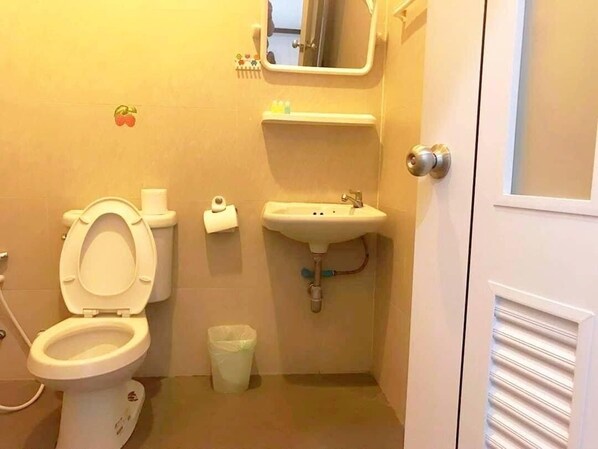 Quarto Duplo Básico | Casa de banho