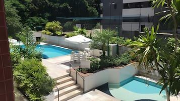 Apartamento | Piscina | Piscina exterior, da(s) 9:00 à(s) 22:00, guarda-sóis, espreguiçadeiras
