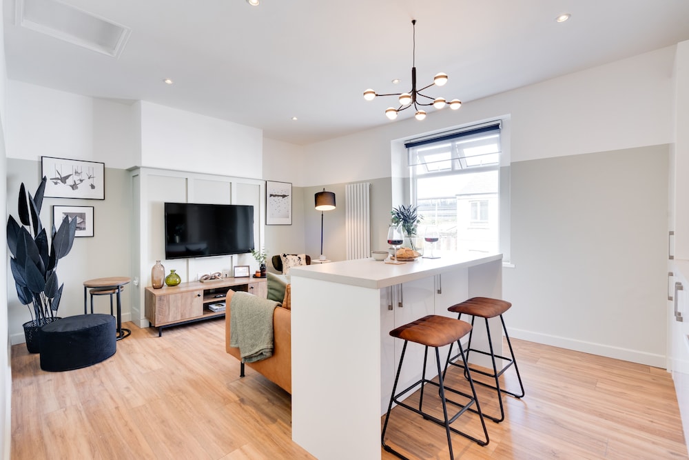 Crescent Apartments-newport City Centre - Newport