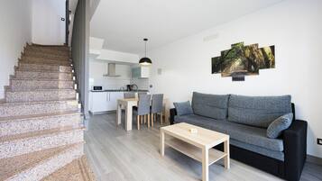 Bungalow, 2 quartos | Sala de estar