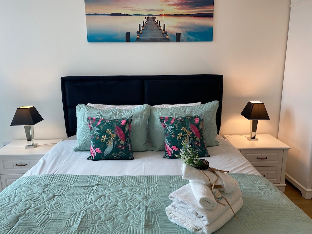 Berks Luxury Serviced Apartments-rwh51, 1 Bedroom, Free Gym, Wifi & Parking - Bracknell