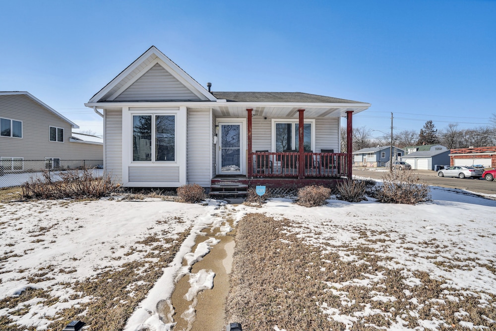 Minneapolis Family Home < 6 Mi To Boom Island Park - Plymouth, MN