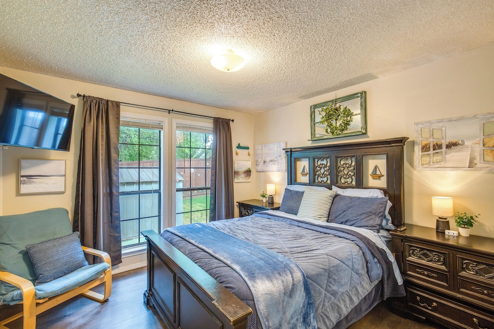 Families Welcome! Texas Home Near Lewisville Lake - Southlake, TX