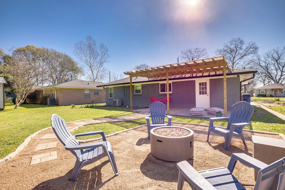 Pet-friendly Tomball Cottage: Steps To Downtown! - Tomball, TX