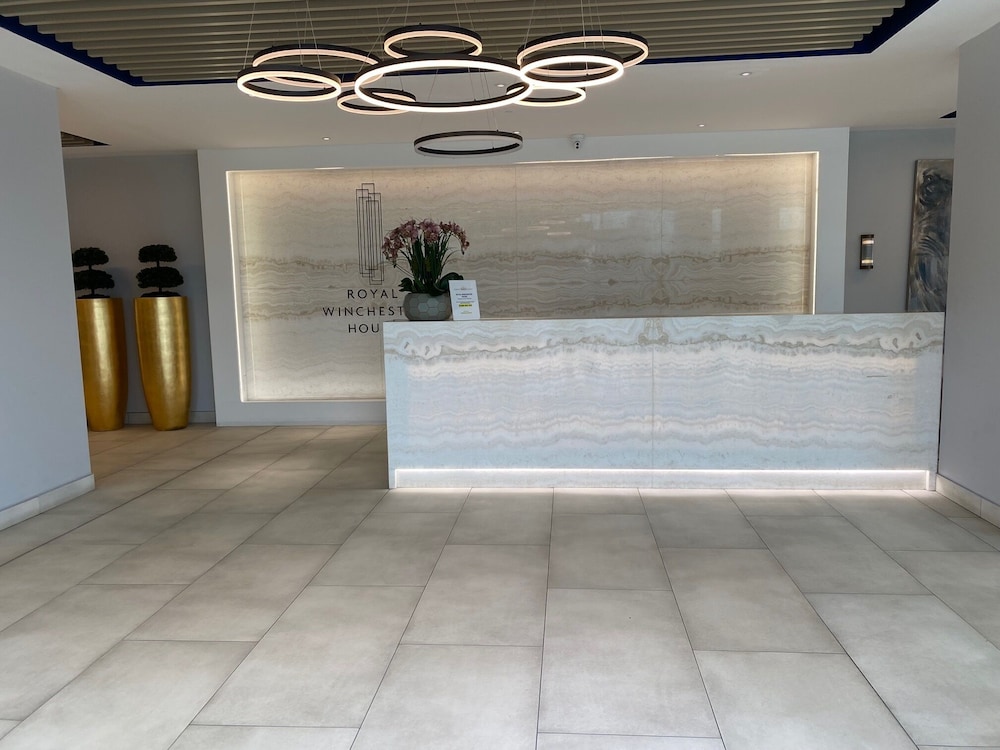 Berks Luxury Serviced Aprt-rwh 112. 2 Beds City Aptnt, Free Gym, Wifi, Parking - Bracknell